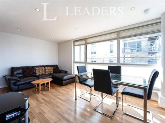 2 bedroom flat for rent in Cross Street, Portsmouth, Hampshire, PO1