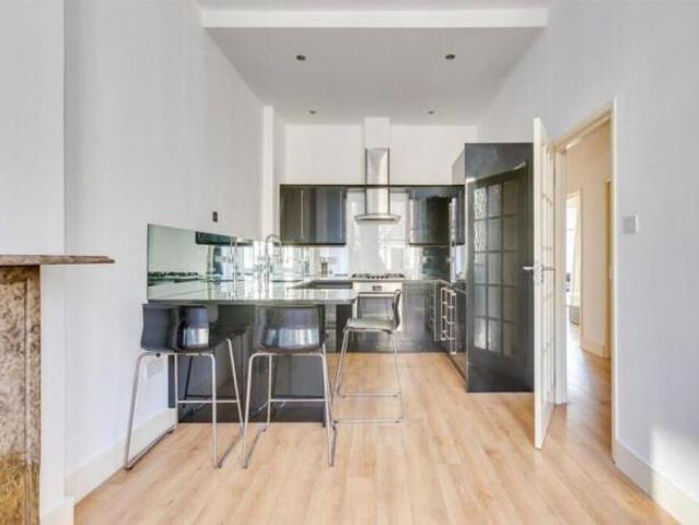 2 bedroom flat for rent in Crossfield Road, London NW3