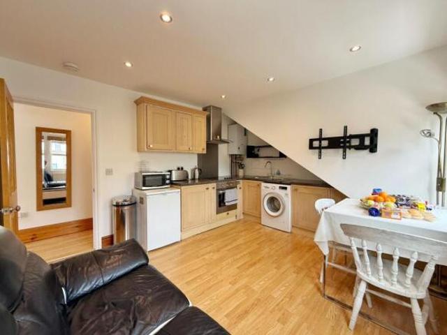 2 bedroom flat for rent in Craven Avenue, London, W5