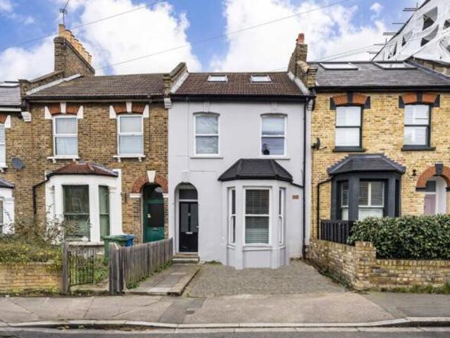 2 bedroom flat for rent in Crawthew Grove, East Dulwich, SE22