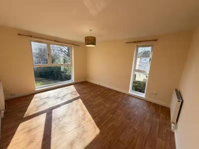 2 bedroom flat for rent in Craigmount Hill, Edinburgh, EH4 8HW.