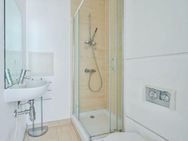 2 bedroom flat for rent in Crampton Street, Elephant and Castle, London, SE17