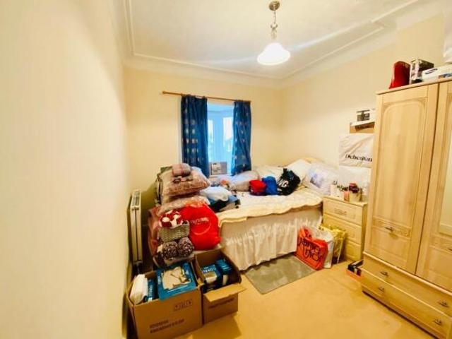 2 bedroom flat for rent in Cranbrook Road, Ilford, London, IG1