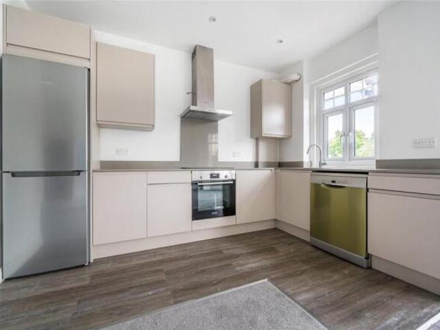 2 bedroom flat for rent in Cranley Gardens, Palmers Green, London, N13