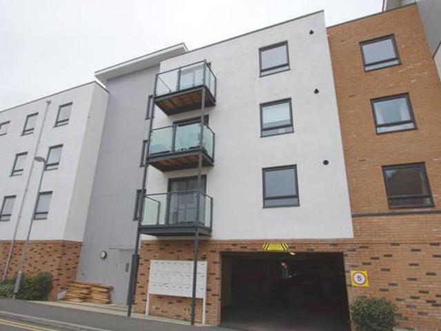 2 bedroom flat for rent in Creek Mill Way Dartford DA1