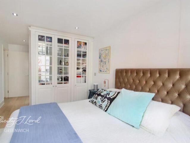 2 bedroom flat for rent in Creek Road, London, SE8