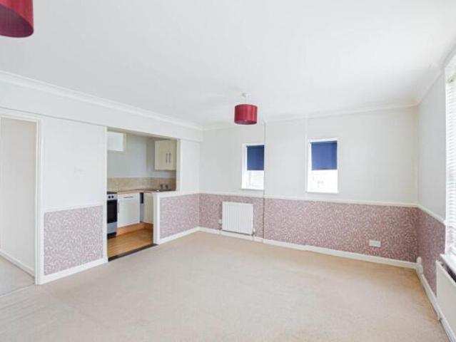 2 bedroom flat for rent in Crescent Way, Orpington, BR6