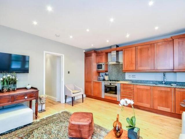 2 bedroom flat for rent in Crescent Wood Road, Sydenham, London, SE26