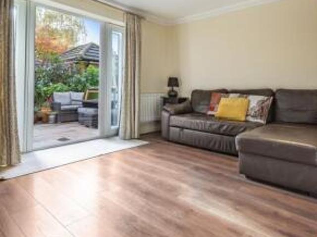 2 bedroom flat for rent in Crescent Lane, London, SW4