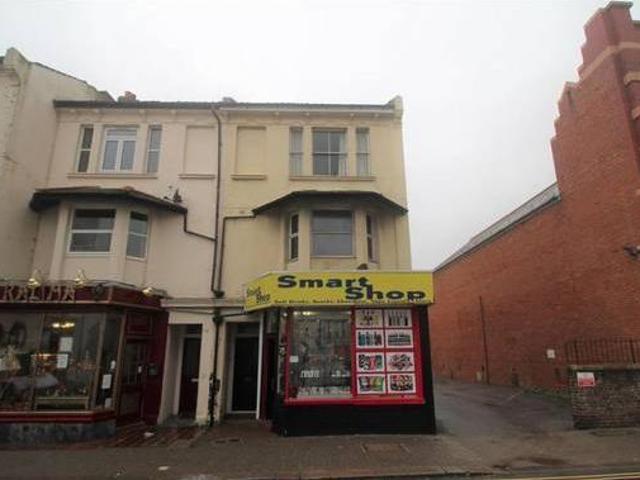 2 bedroom flat for rent in Crescent Road Worthing BN11