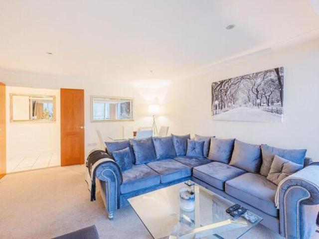 2 bedroom flat for rent in Creswell Drive, Park Langley, Beckenham, BR3