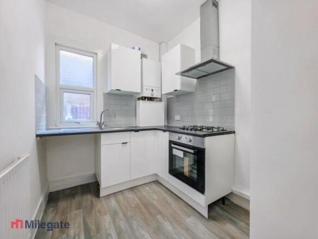 2 bedroom flat for rent in Cumberland Avenue, Southend On Sea, SS2