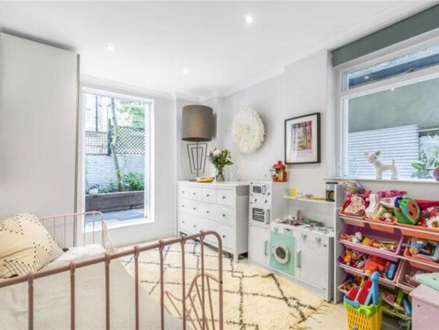 2 bedroom flat for rent in Cumberland Street, Pimlico, SW1V