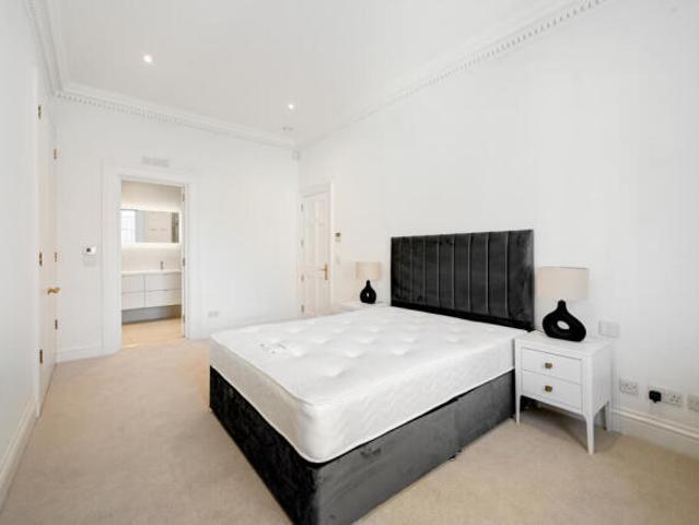 2 bedroom flat for rent in Curzon Square, Mayfair, W1J