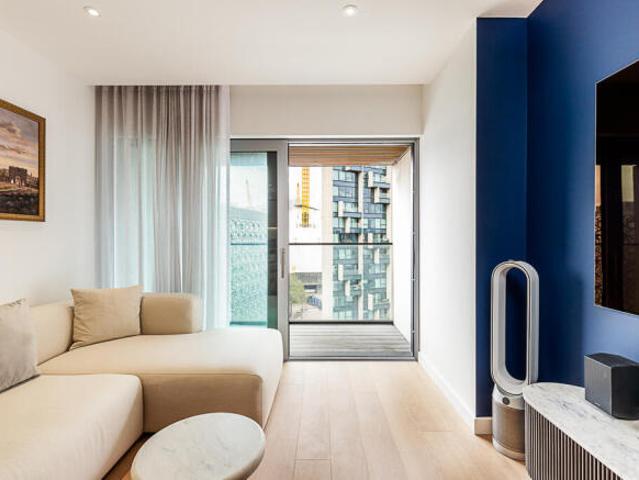 2 bedroom flat for rent in Cutter Lane, London, SE10
