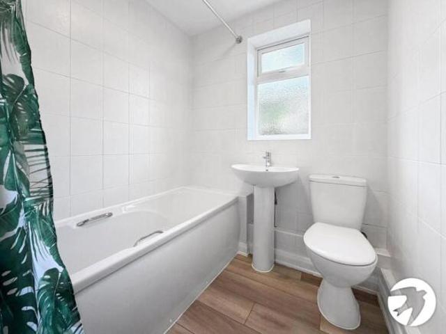 2 bedroom flat for rent in Cypress Court, Rochester, Kent, ME2