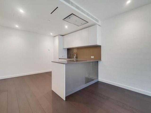 2 bedroom flat for rent in Damac Tower, SW8, Vauxhall, London, SW8