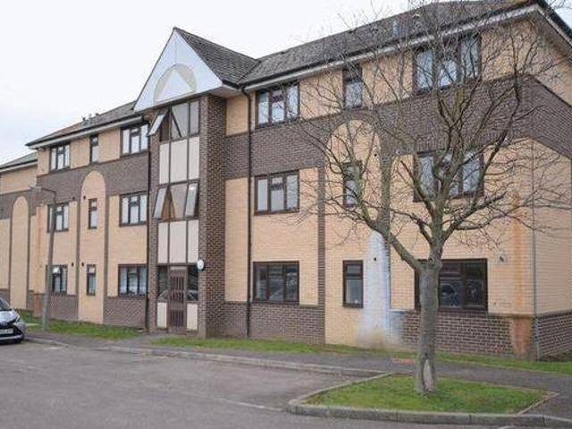2 bedroom flat for rent in Damson Grove Slough SL1