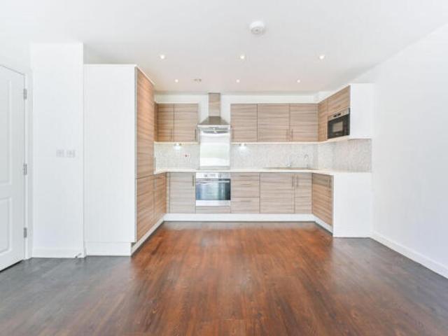2 bedroom flat for rent in Damson Way, Carshalton Beeches, Carshalton, SM5