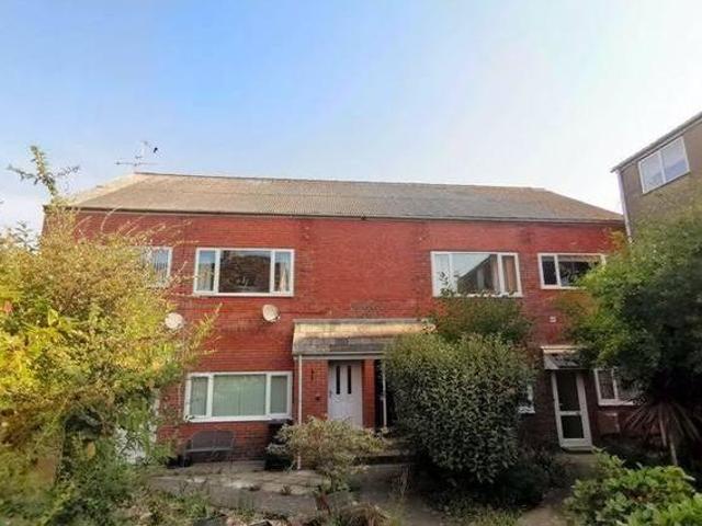 2 bedroom flat for rent in Dairy Court Crewkerne TA18