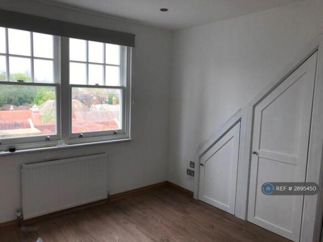 2 bedroom flat for rent in Dalton Road, Eastbourne, BN20
