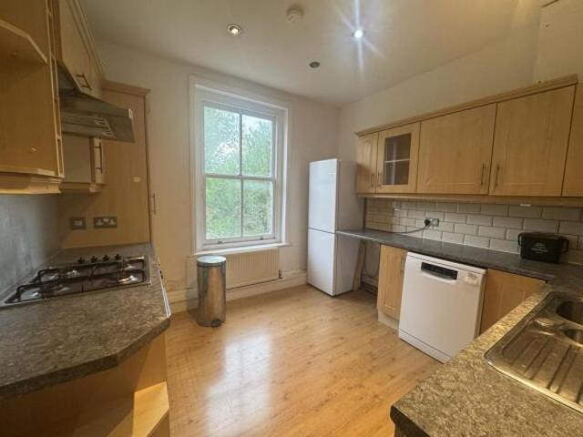 2 bedroom flat for rent in Dartmouth Road, London, NW2