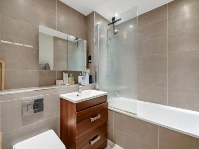 2 bedroom flat for rent in Darwin Court, Gloucester Avenue, NW1