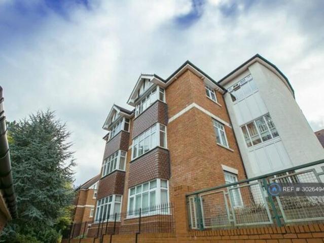 2 bedroom flat for rent in Darwin House, Birmingham, B13