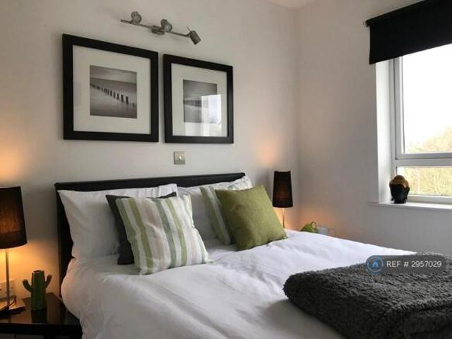 2 bedroom flat for rent in Datchet, Slough, SL3
