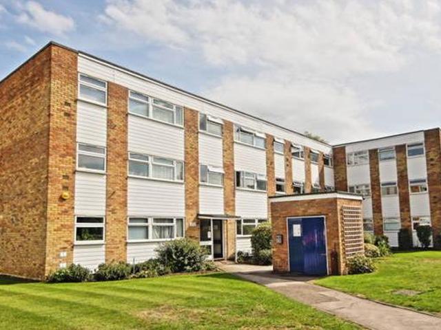 2 bedroom flat for rent in Davos Close Woking GU22