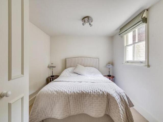 2 bedroom flat for rent in Dawes Road, Fulham, SW6