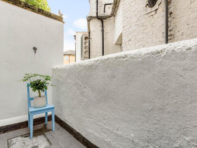 2 bedroom flat for rent in Dawes Road, Fulham, SW6