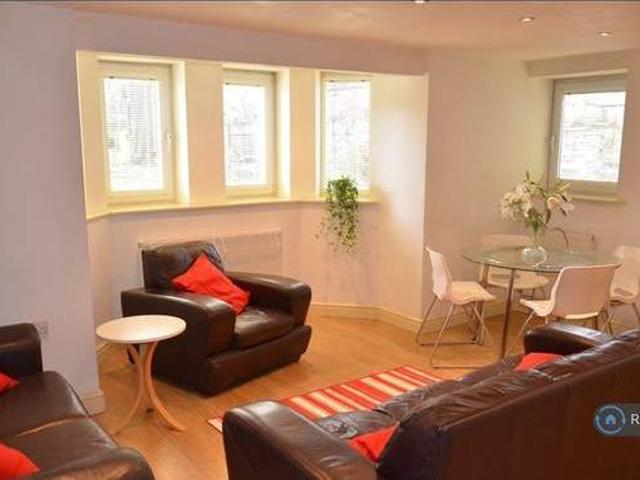 2 bedroom flat for rent in Demesne Road Manchester M16
