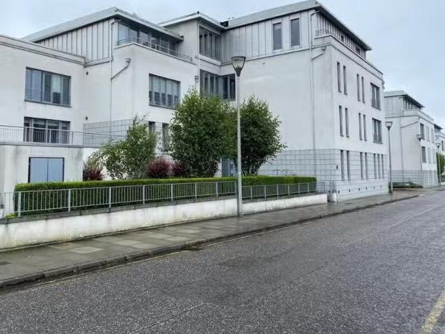 2 bedroom flat for rent in Dempsey Court, Queens Lane North, A.