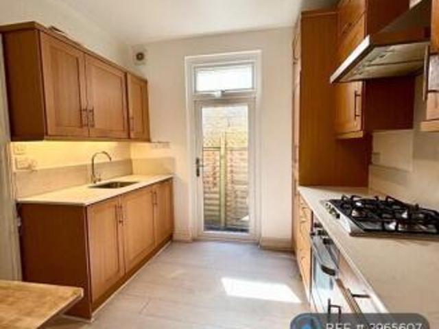 2 bedroom flat for rent in Denton St, London, SW18