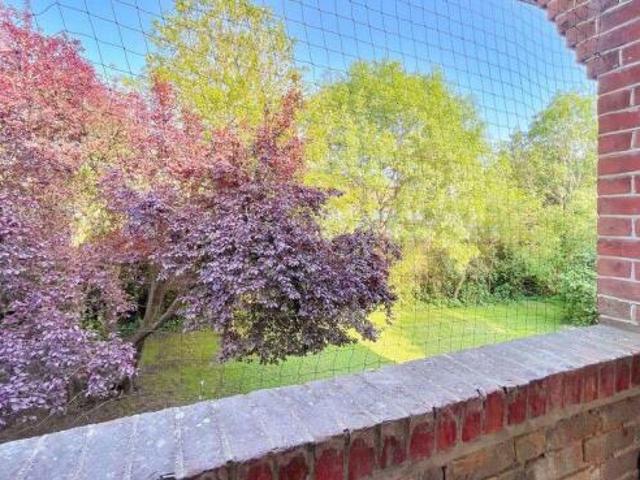 2 bedroom flat for rent in Denison Close, Hampstead Garden Suburb, N2