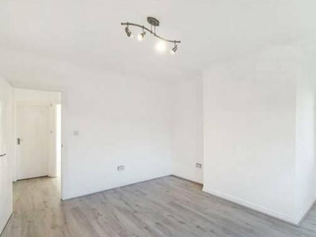 2 bedroom flat for rent in Denison Close Hampstead Garden Suburb London N2