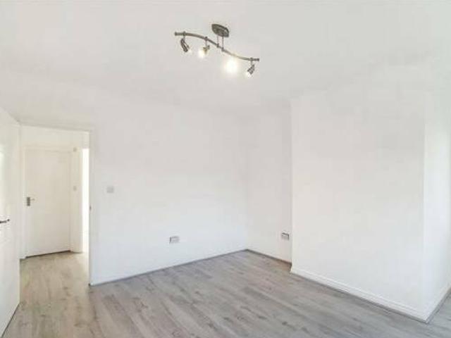 2 bedroom flat for rent in Denison Close Hampstead Garden Suburb London N2