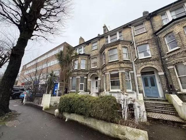 2 bedroom flat for rent in Denmark Villas, Hove, East Susinter.