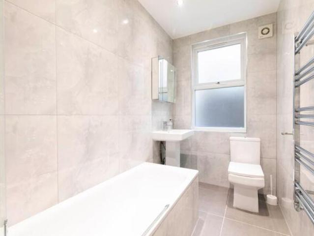 2 bedroom flat for rent in Deacon Road, London, NW2