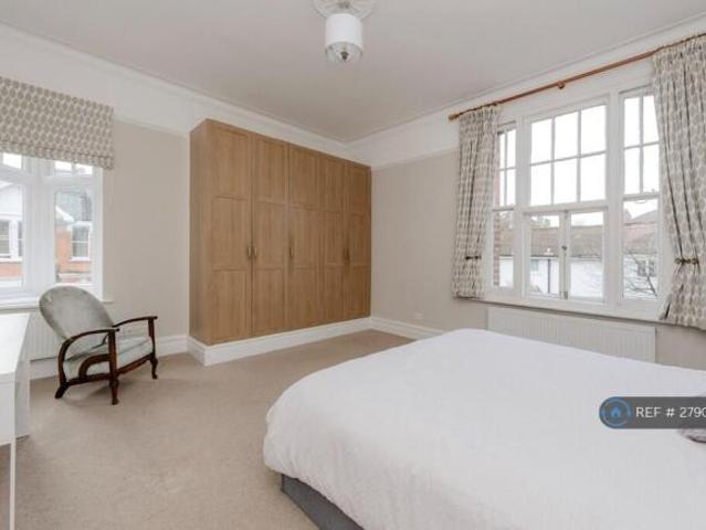 2 bedroom flat for rent in Dealtry Road, London, SW15