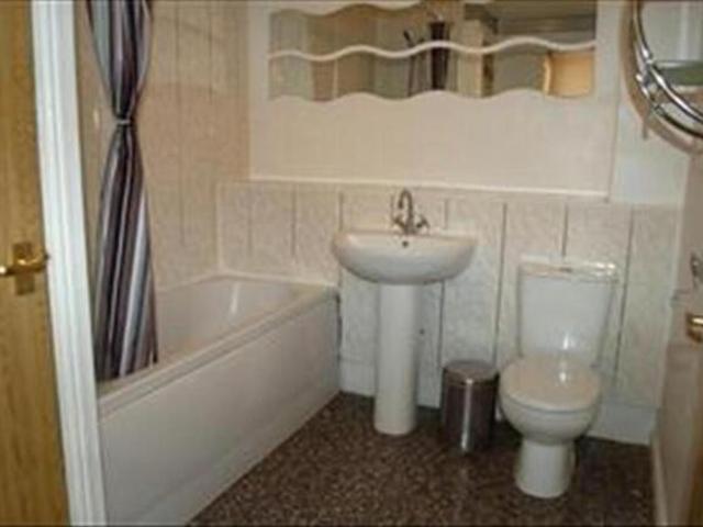 2 bedroom flat for rent in Dean Court, Bolton, BL1