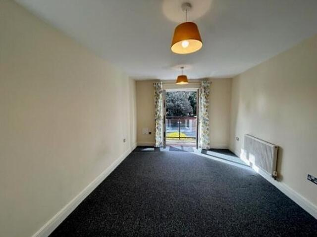 2 bedroom flat for rent in Dean Park, Bournemouth, BH2
