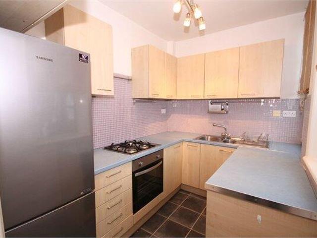 2 bedroom flat for rent in Dean Road, London, NW2