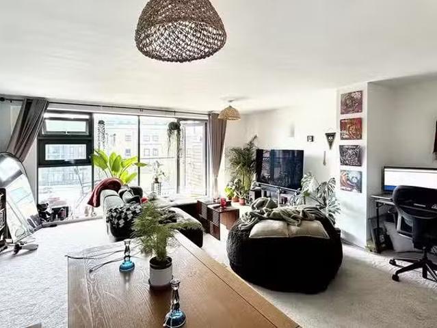 2 bedroom flat for rent in Deanery Road, Bristol, BS1