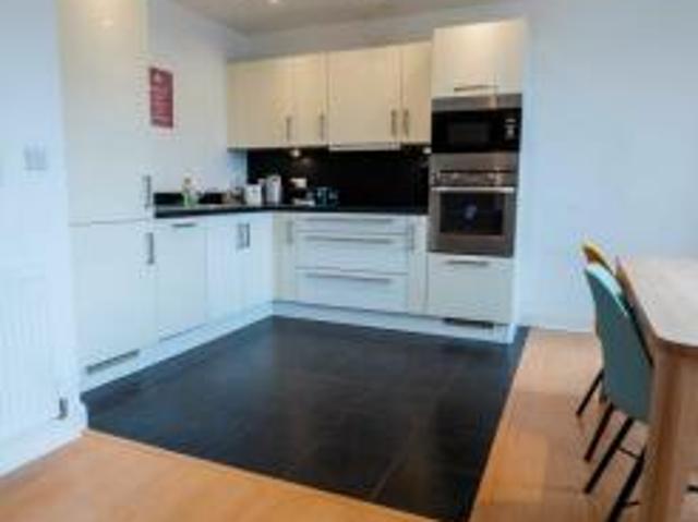 2 bedroom flat for rent in Deanery Road, Bristol, BS1