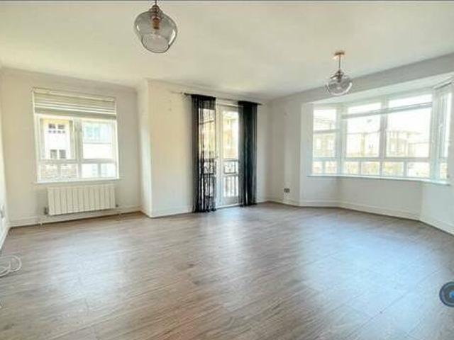 2 bedroom flat for rent in Dee House Kingston Upon Thames KT2
