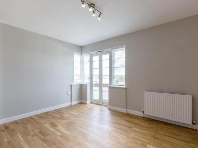2 bedroom flat for rent in Delta Court, Coles Green Road, NW2