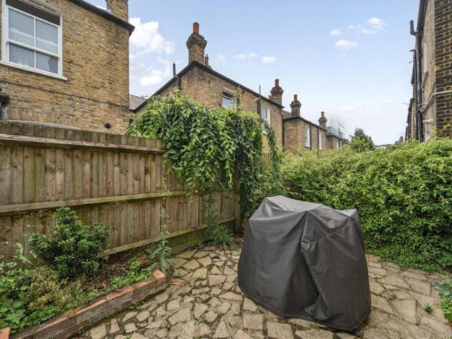 2 bedroom flat for rent in Delia Street, Earlsfield, London, SW18