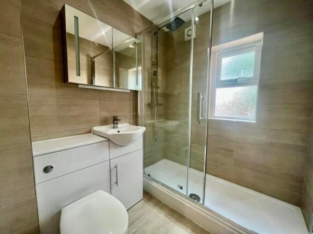 2 bedroom flat for rent in Derwentwater Grove, LEEDS, LS6